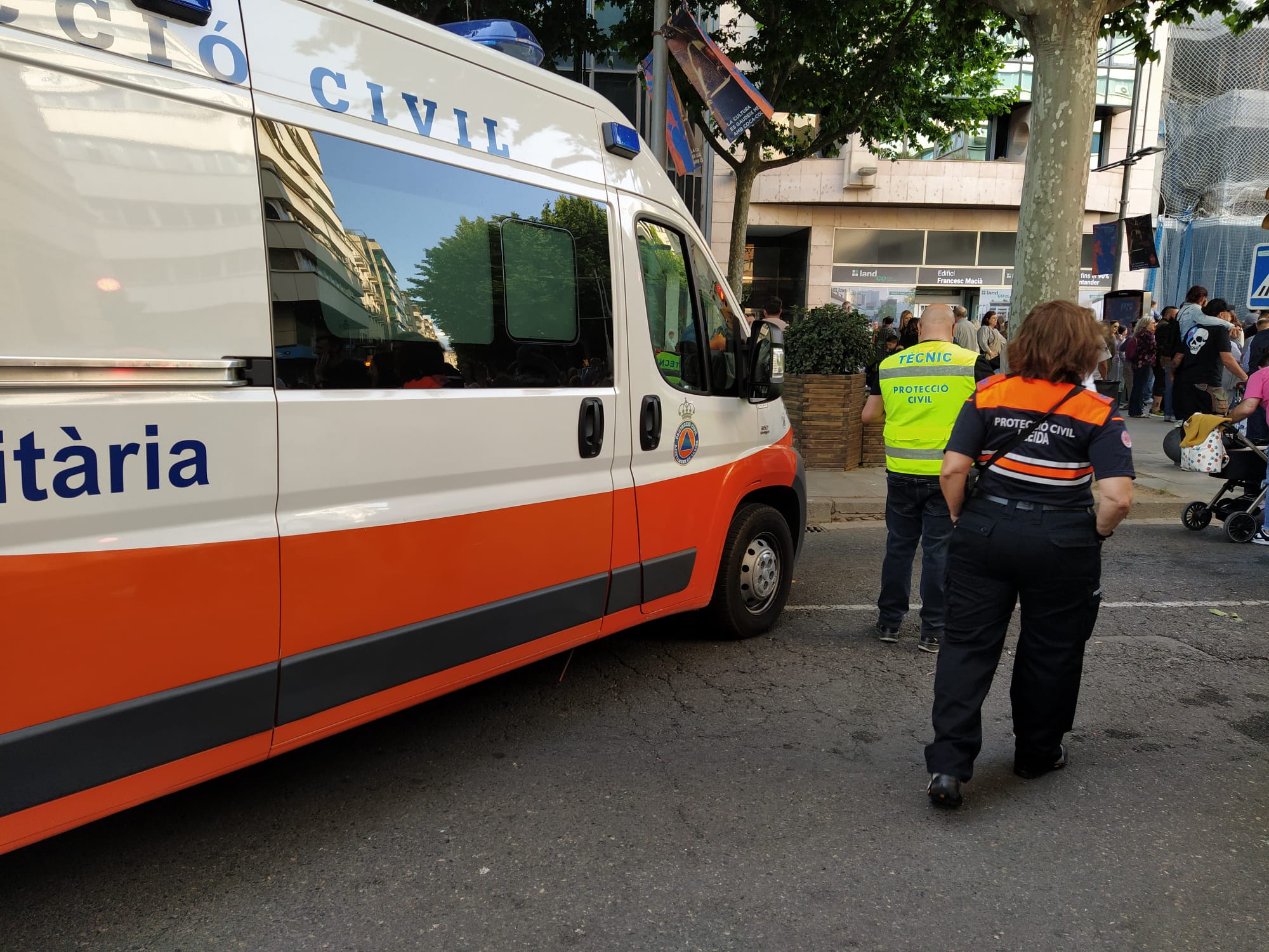 11 Maig 2023, Servei Batalla de flors Festa Major de Lleida ...